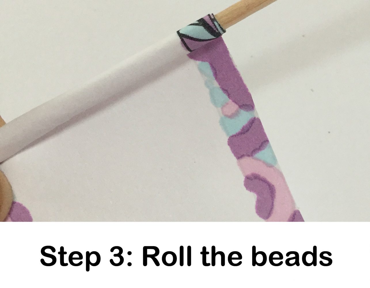 How to Make a Custom Colored Paper Beads - Make Breaks